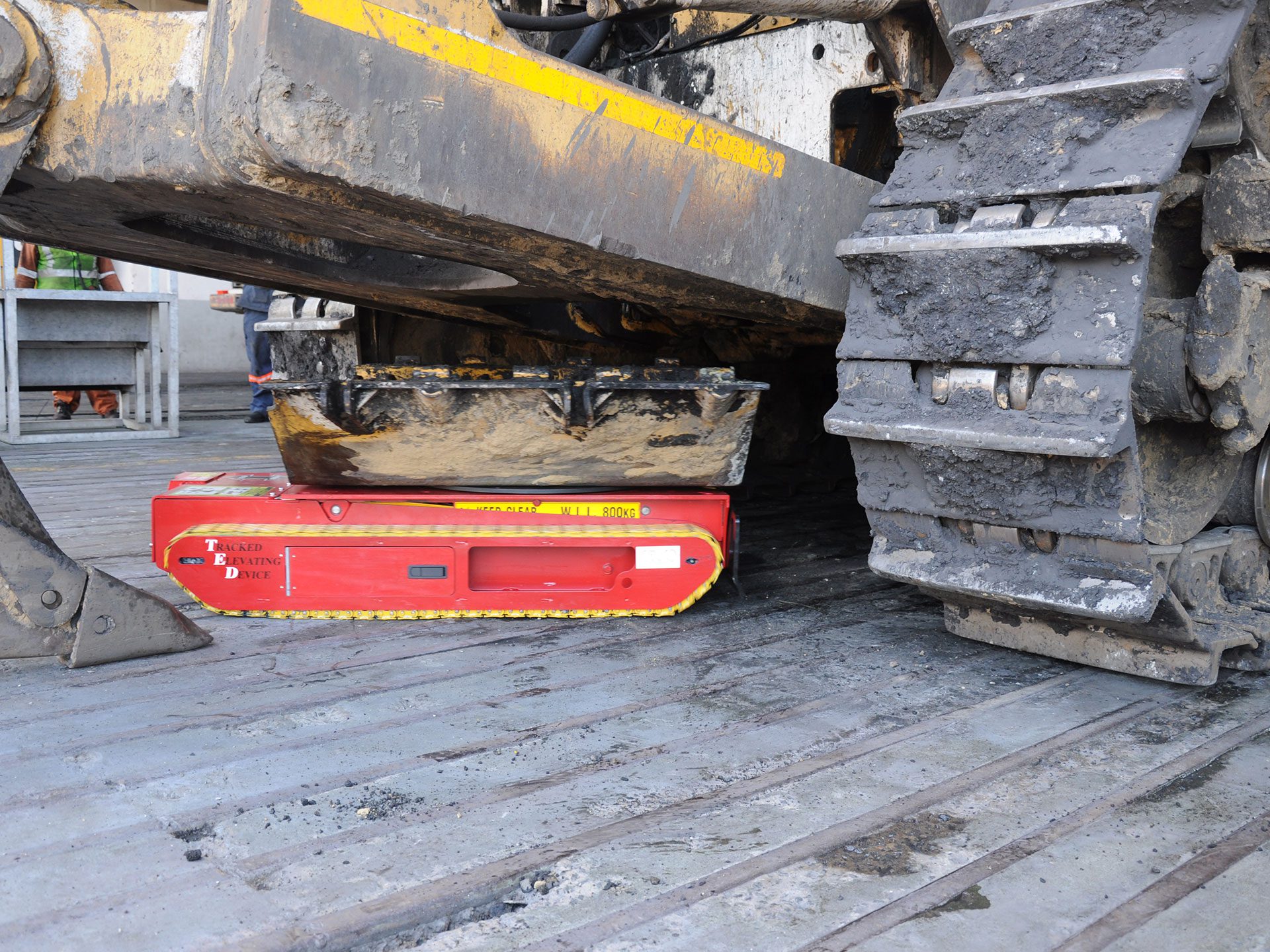 TRACKED ELEVATING DEVICE (T.E.D.) – Wabash Mfg. Inc.